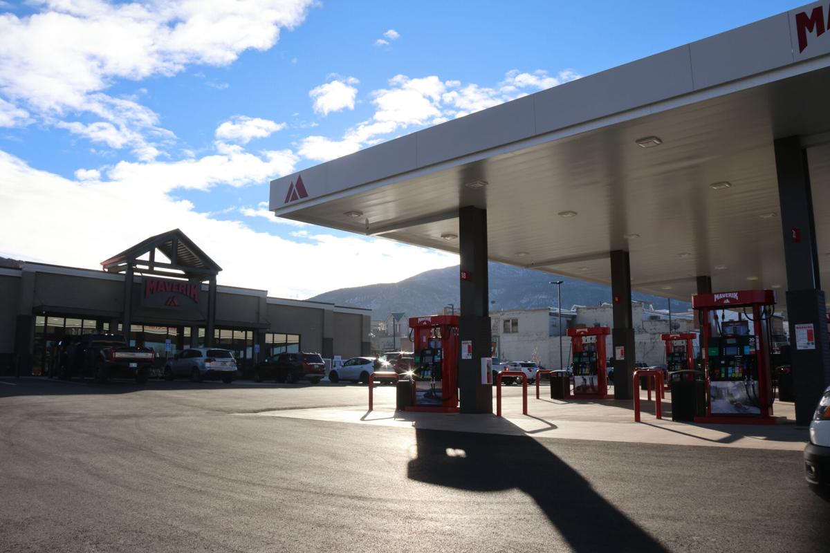 Maverik officials, employees celebrate opening of new store in downtown ...