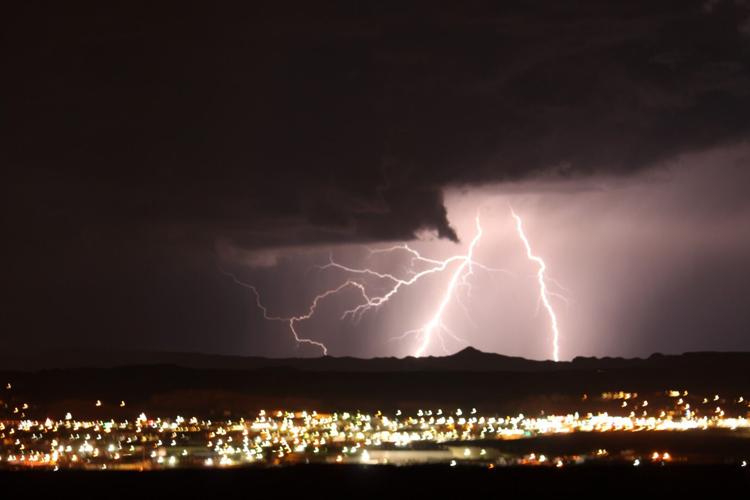 Summer storms over Southern Utah; awe-inspiring lightning captured by ...