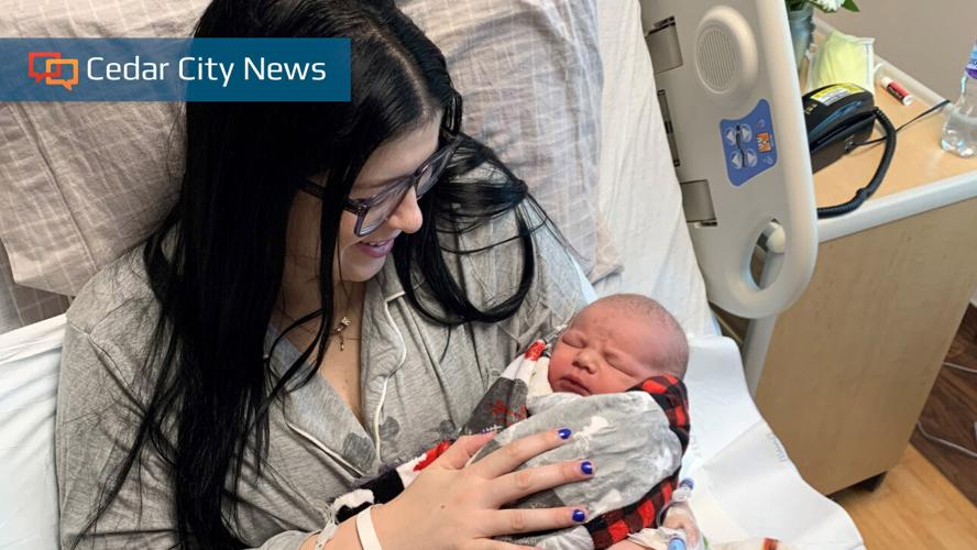 New baby Knight heralded as Cedar City Hospital’s firstborn in 2023 | Local News | stgeorgeutah.com