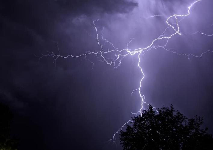 Photo gallery: Glimpses of lightning, rain and sporadic hail from storm ...