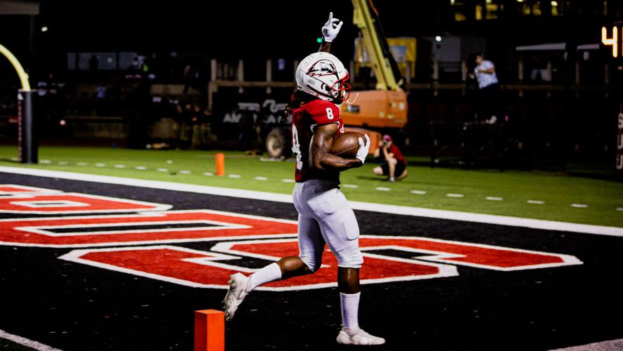 SUU football team rolls to decisive win over St. Thomas in season ...