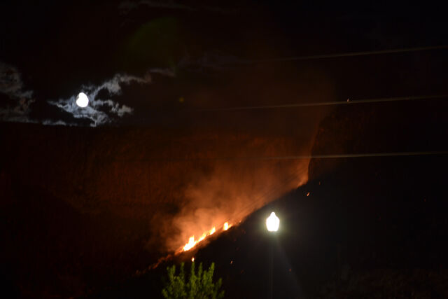 Hillside fire above Ballard’s Auto Wrecking in Hurricane | News ...