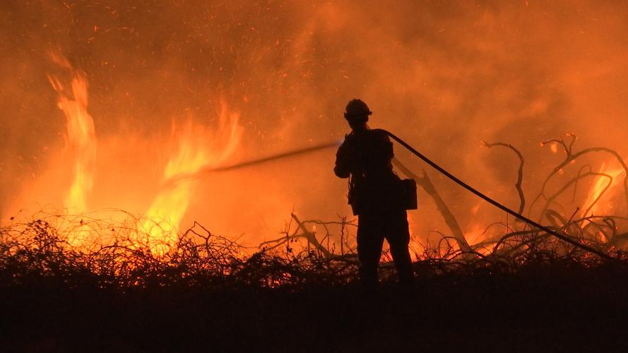 Agricultural burn jumps I-15, spreads out of control, deputy injured ...