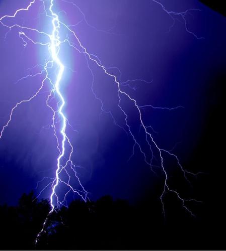 Photo gallery: Glimpses of lightning, rain and sporadic hail from storm ...