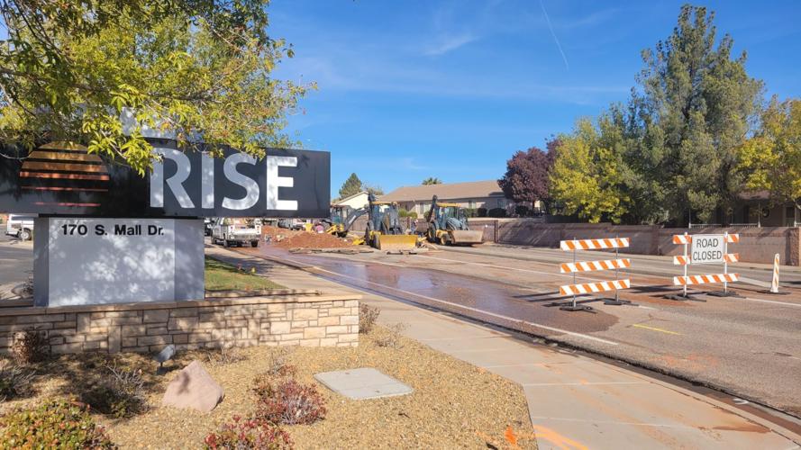Water main break blocks, muddies up section of Mall Drive near Red ...