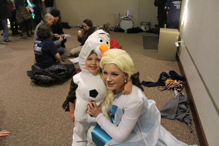 Zion ‘Joy to the World’ light parade warms spirits, brightens sleepy ...