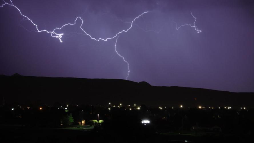 Photo gallery: Glimpses of lightning, rain and sporadic hail from storm ...