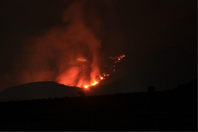 Oak Grove Fire spans 300 acres, officials await additional resources ...