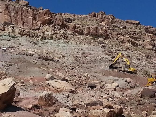 Scientists unearth 9 ton quicksand block containing Utahraptor ...