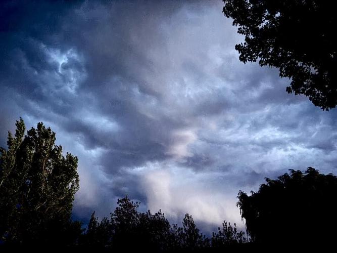 Photo gallery: Lightning, rain and cool cloud formations storm over ...