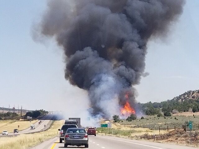 Traffic advisory: Brush fire temporarily closes I-15 traffic lane ...