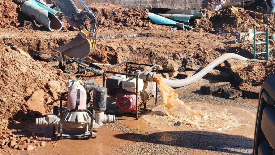 Water main break blocks, muddies up section of Mall Drive near Red ...