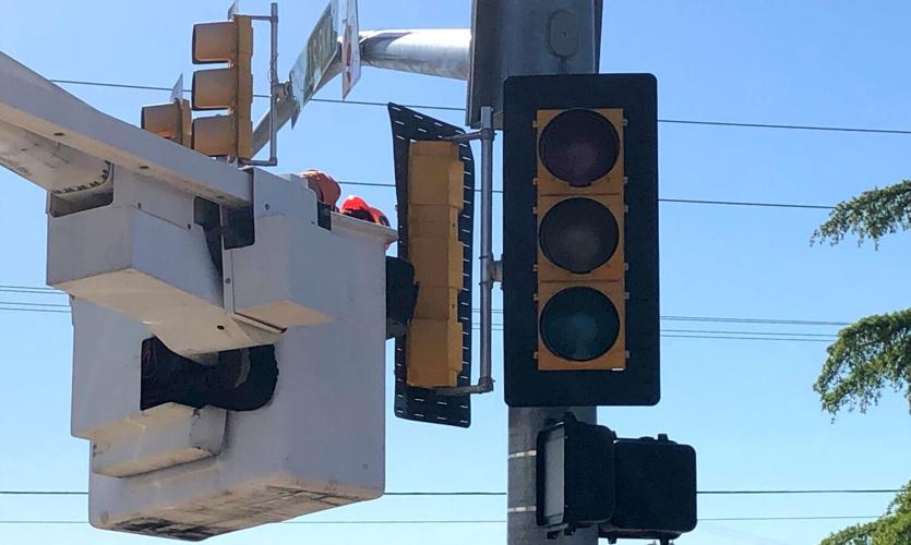 Police on lookout for semi that took out traffic light on Red Hills ...