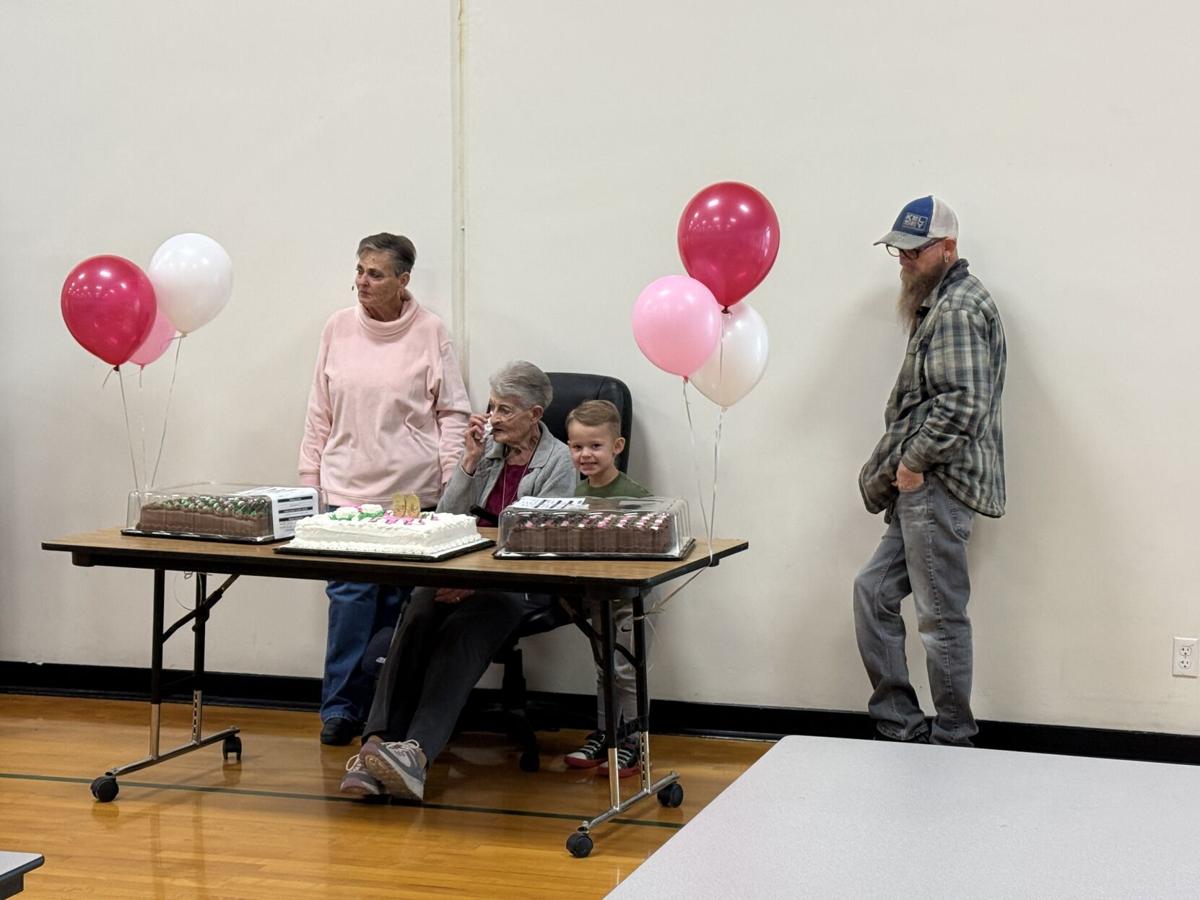 Longtime elementary school aide Peggy Hilliard, 90, bids farewell after ...