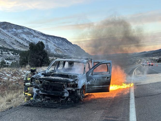 Smoke prompts driver to pull over just before Jeep erupts in flames on ...