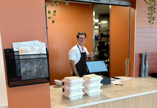 Cafe near St. George Regional Airport invites diners to watch liftoffs ...