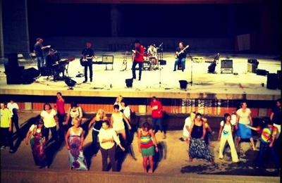 Rain, Delays Don’t Hamper Crowd’s Spirit at Eric Dodge Concert | Arts ...