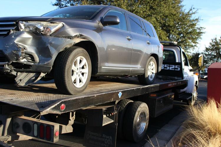 Chaotic scene follows when 2-cars collide on Red Cliffs Drive | Local ...