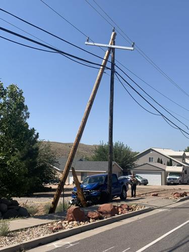 Single-vehicle collision with power pole causes power outage in Leeds ...