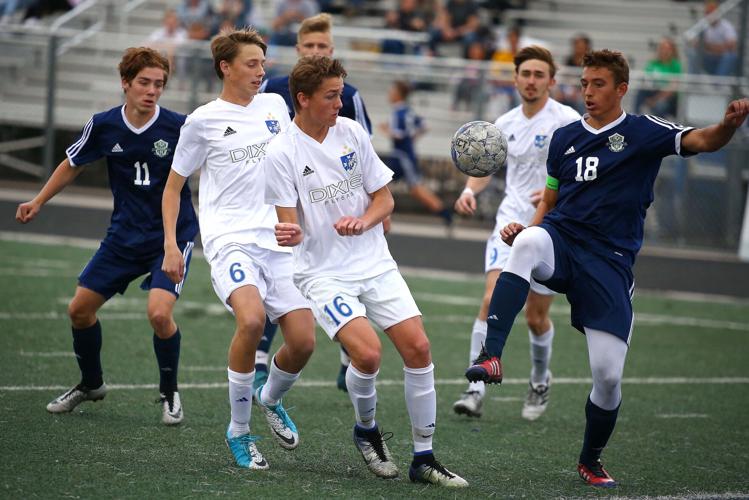 Marquee matchup ends in a draw as Warriors hold on to 1st place | Dixie ...