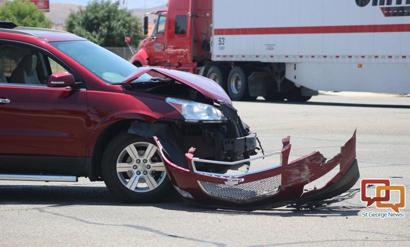Failing to notice red light results in vehicle collision | Local News ...