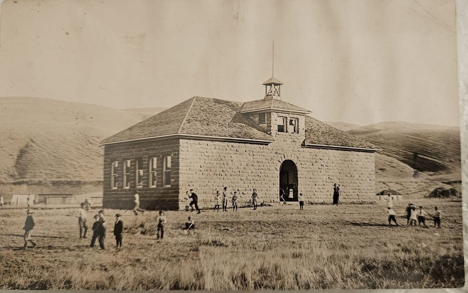 Absarokee School Board to consider declaring Sandstone building ...