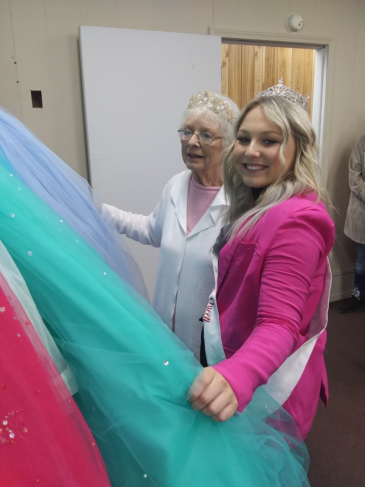 Berry Closet celebrates opening to help with inexpensive attire ...