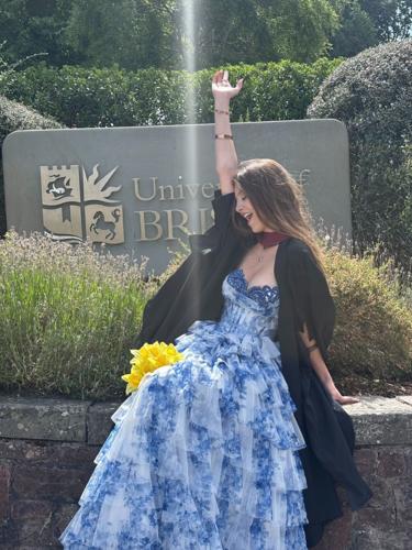 Model’s ‘digital twin’ wins world’s first AI beauty pageant | National ...