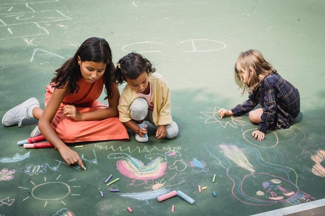 Just one day of outdoor play improves children’s mental health ...