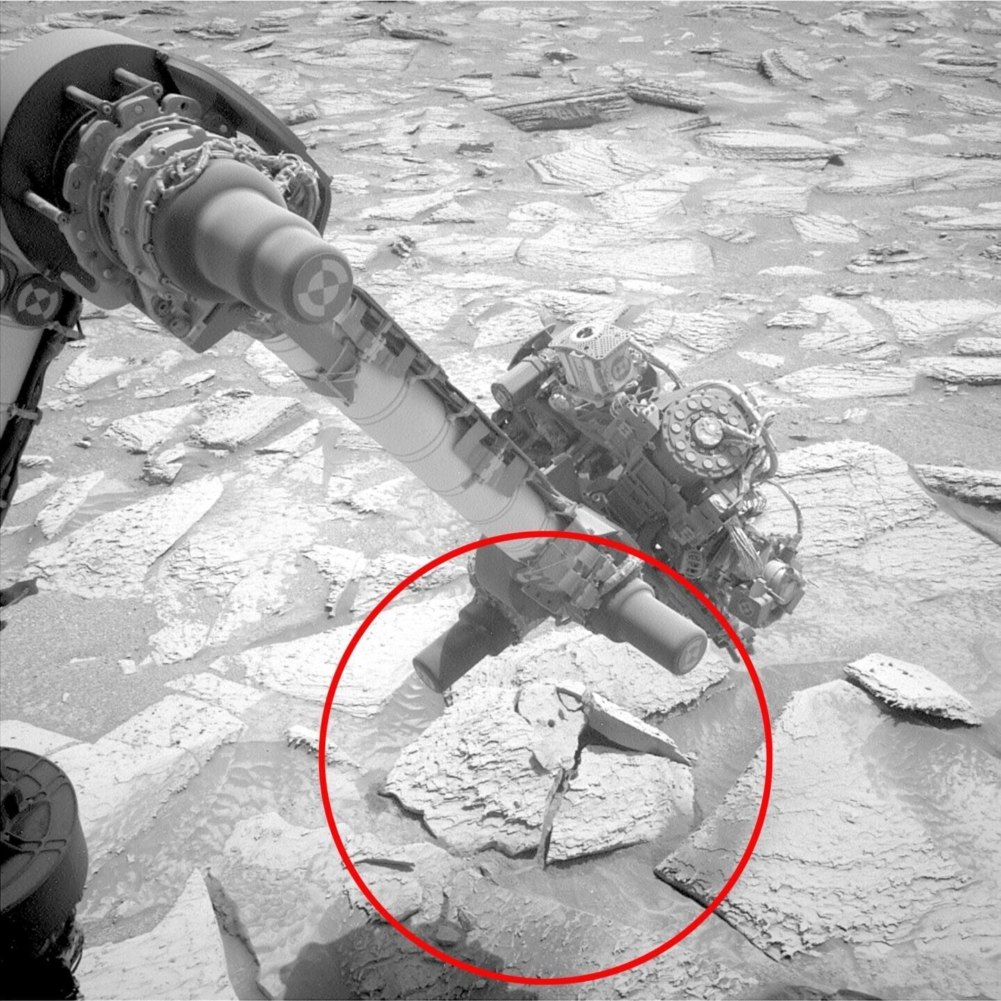 Clingy Martian boulder sticks with Curiosity rover for week | National ...
