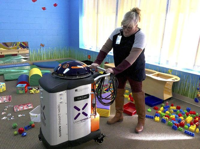 SMC demonstrates germ-zapping robot at Wondertorium | Local News ...