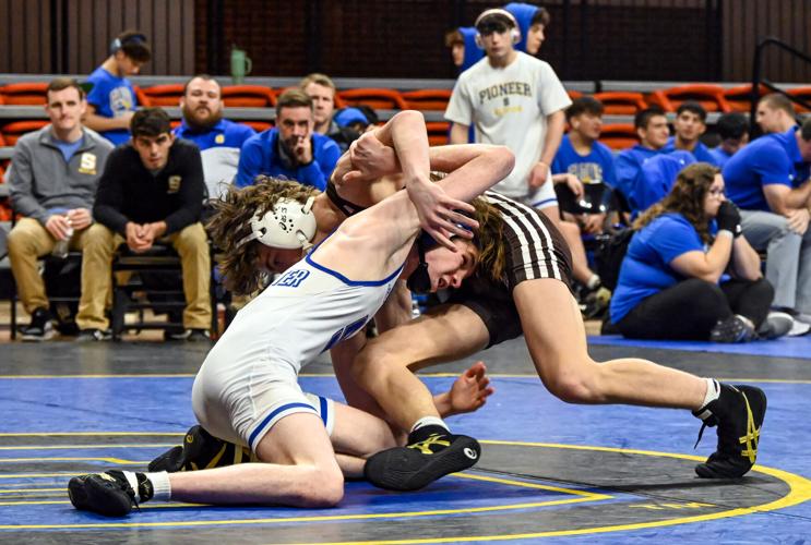 PHOTO GALLERY: Action wraps up at Dual Classic inside Gallagher-Iba ...