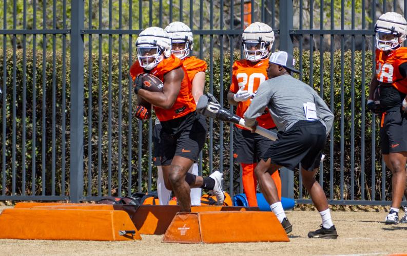 With no Ollie Gordon, OSU running back Trent Howland begins ‘statement ...