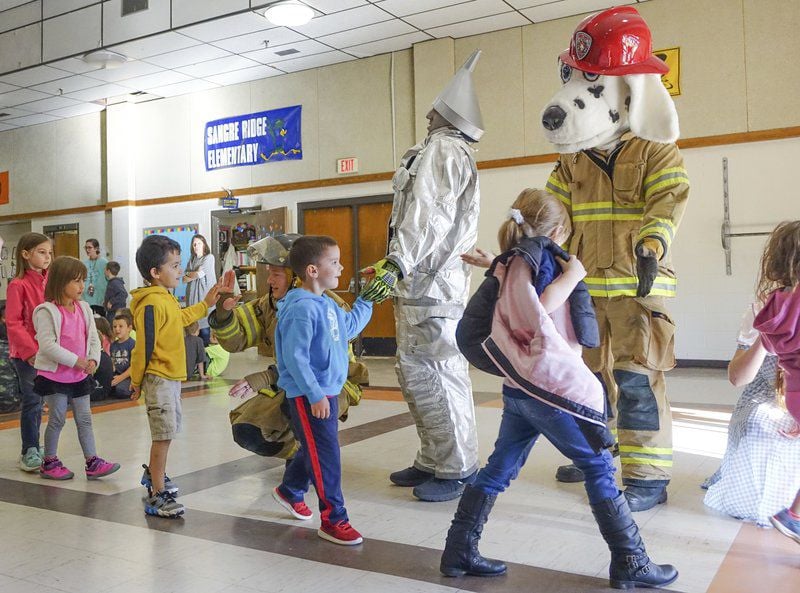 Elementary students learn about fire safety during Fire Prevention Week ...