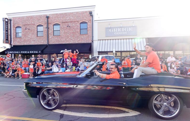 SLIDESHOW: OSU Sea of Orange Homecoming parade | Gallery | stwnewspress.com