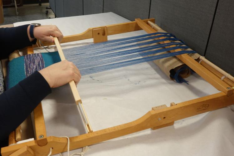 Fiber artist Miriam Young teaches a Rigid Heddle Loom class | News ...