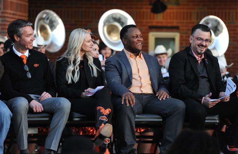 PHOTO GALLERY: Oklahoma State immortalizes Barry Sanders with statue ...