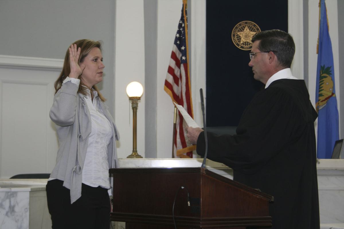 Ceremony held for new judge Kathy Thomas | Local News | stwnewspress.com