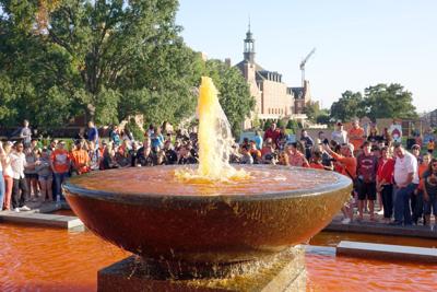 Fountain dyeing draws a crowd to kick off Homecoming | News ...