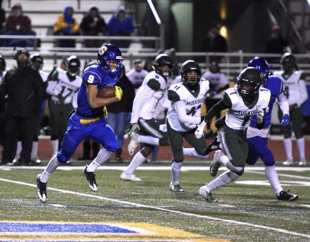 Walker's big game helps Pioneers end playoff win drought | Sports ...