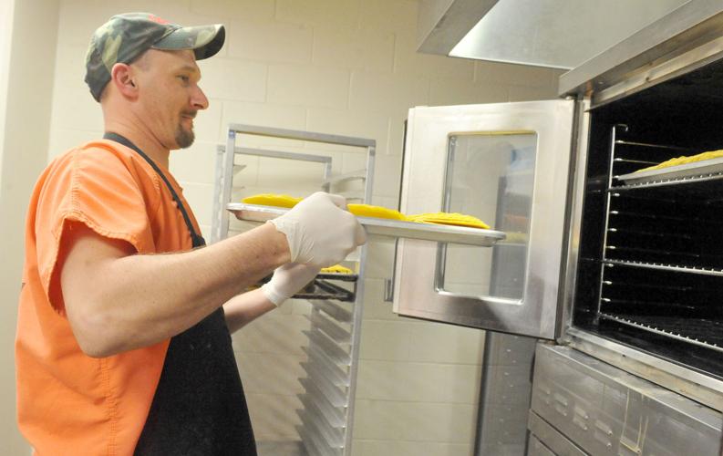 Jail inmates cooking turkey and fixings | | stwnewspress.com