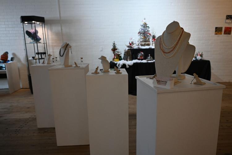 Modella Gallery hosts Holiday Market: Small Works | News | stwnewspress.com