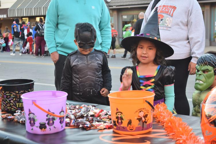 Thousands turn out for Downtown Stillwater's Halloween Festival | Local ...