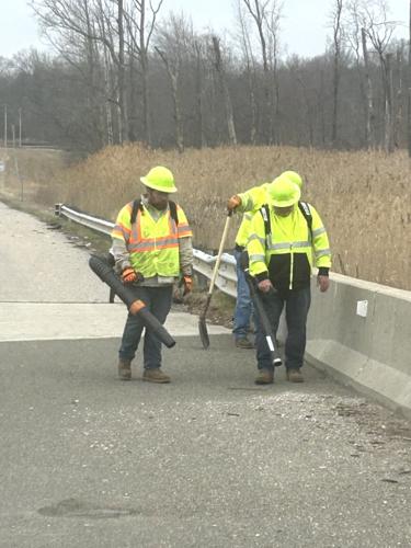 Caution: INDOT workers cleaning bridges | News | suncommercial.com
