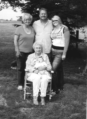 5 generations of the Mundy family | Archives | suncommercial.com