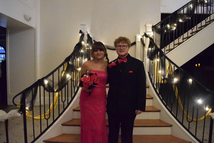 NKHS juniors, seniors enjoy prom night | News | suncommercial.com