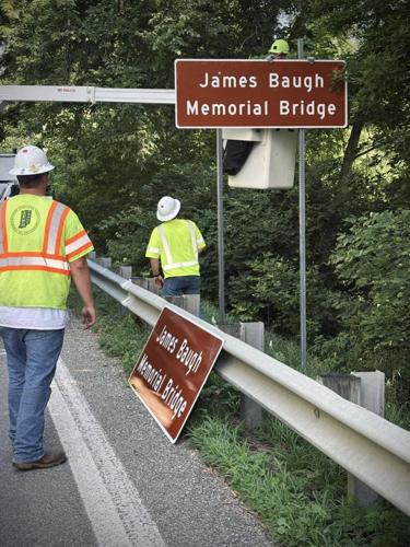 Jim Baugh signs installed on Big Walnut bridge | News | suncommercial.com