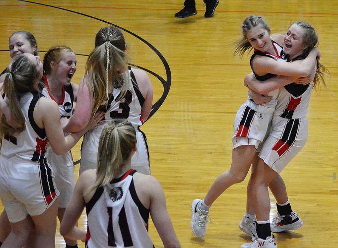 Defensive Warriors hoist regional trophy | Sports | suncommercial.com