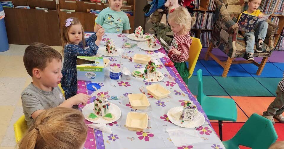 Crafters of all ages make holiday creations at library | Brazil Times ...