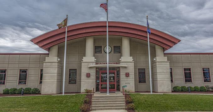 Fort Wayne green card-holder that came through Clay County jail now ...